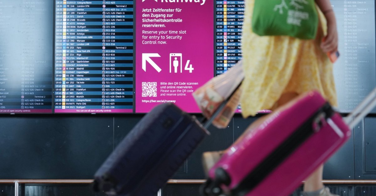 "BER Runway": בנמל התעופה של ברלין מזמינים תור לבידוק ביטחוני לפני ...