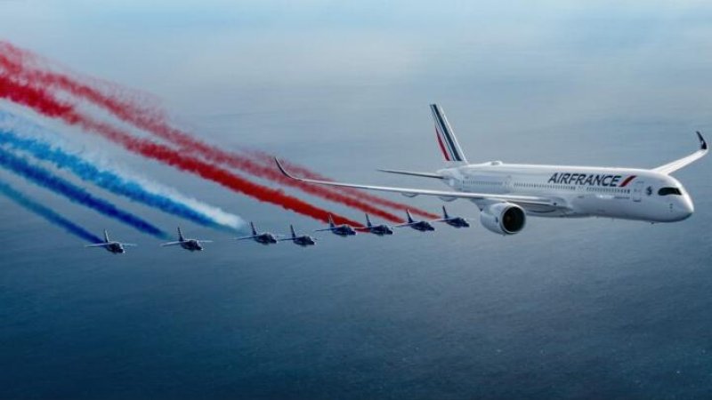 אייר פראנס מציגה בלט אווירי מרהיב של מטוס A350 יחד עם מטוסי הצוות
